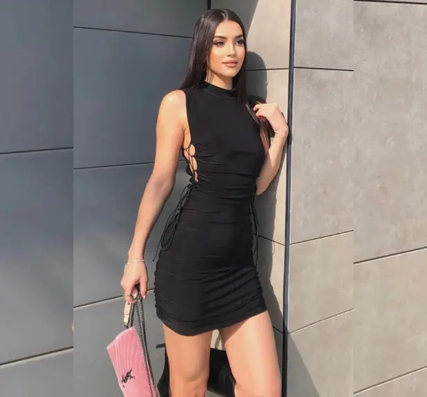 Flattering Ways to Wear Bodycon Dresses - Hermagic in 2023